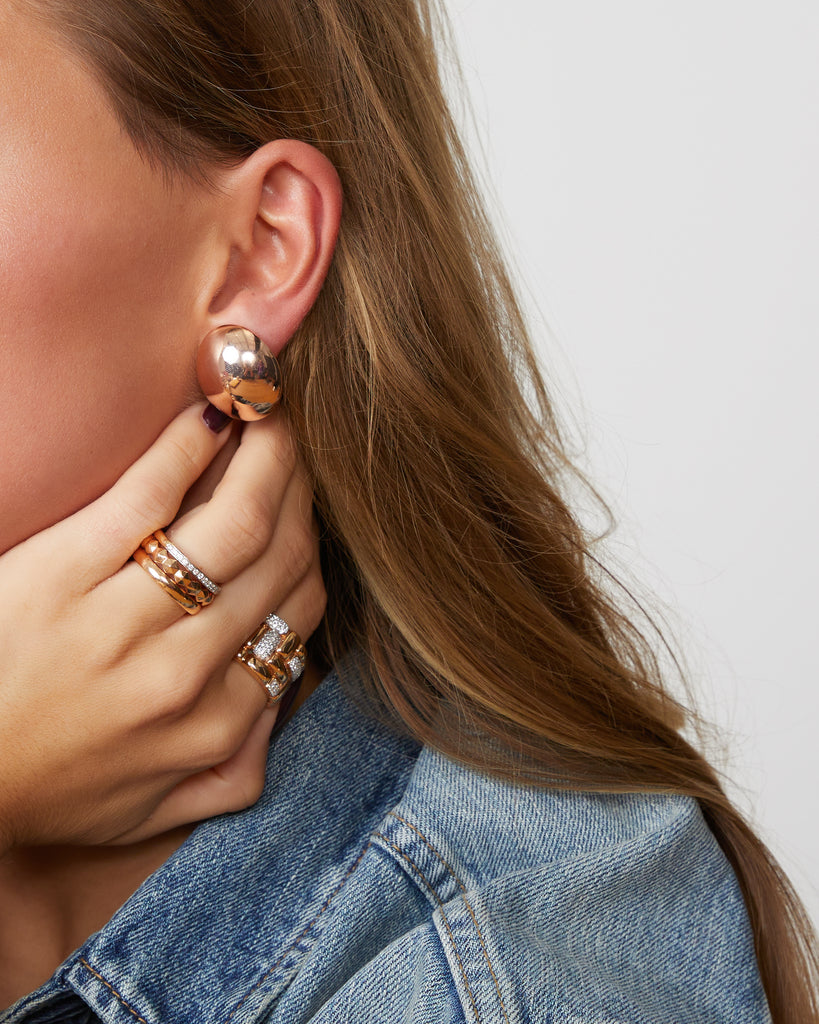 Yellow gold oval bouton clips